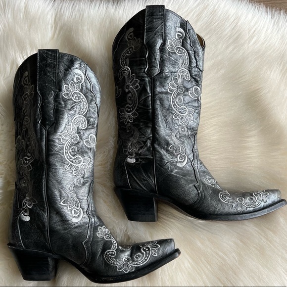 Corral | Shoes | Corral Metallic Grey Floral Paisley Embroidered Snip ...
